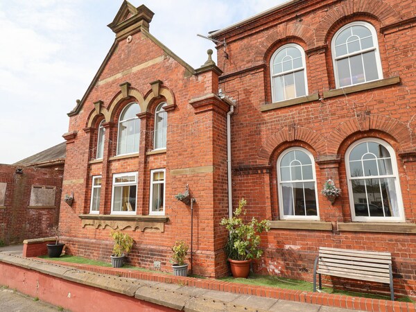 The Old Police House, Pet Friendly, With Hot Tub In Withernsea - Withernsea