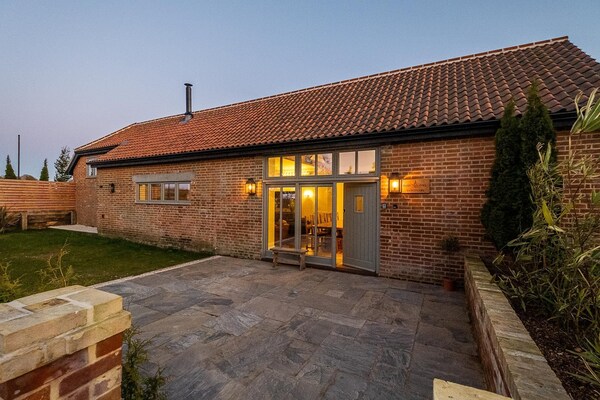 Alde Bay Farm - Barn Owl Sanctuary - Sleeps 10 Guests  In 5 Bedrooms - Suffolk