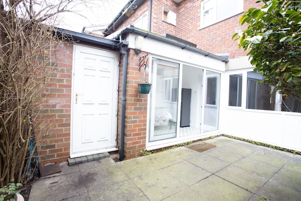 Hurley House - Close To M/cr Airport, M60 & M56 - Knutsford