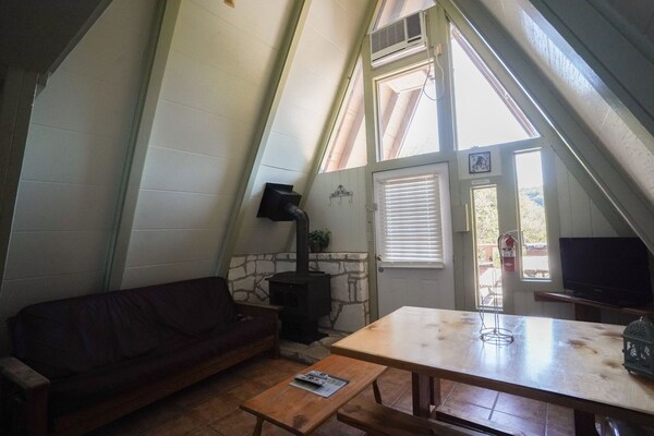 Quaint Cabin Located Near The Frio River - Concan, TX