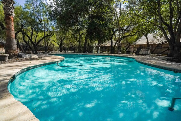 Riverfront Cabin With Access To Shared Pool! - Concan, TX