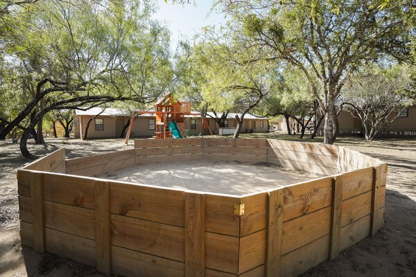 Frio Country Resort - Within Walking Distance To The Frio River! - Concan, TX