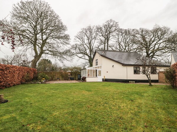 Oak Barn, Pet Friendly, Character Holiday Cottage In Kentisbeare - Honiton