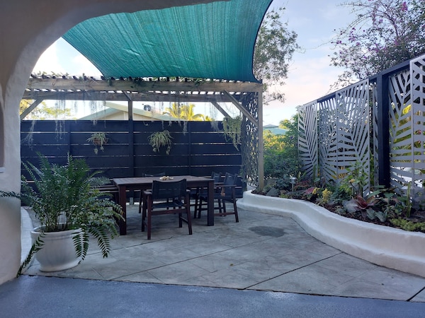 Delightful 2-bedroom Plus Large Rumpus Room Apartment In Takitumu District - Rarotonga