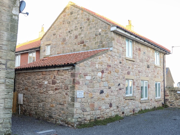 30 Union Street, Pet Friendly, Character Holiday Cottage In Seahouses - Bamburgh