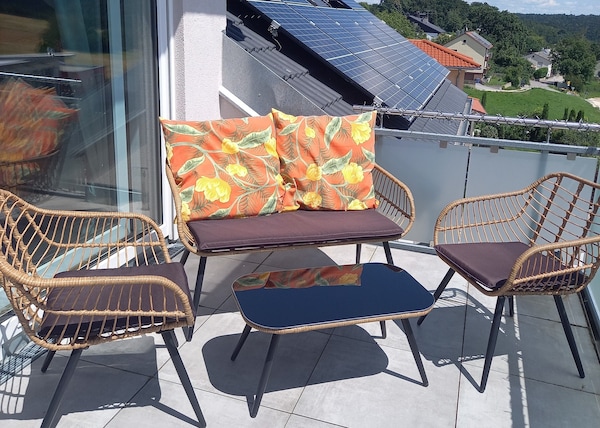 Hochwertige, Seniorengerechte Ferienwohnung (80qm) Mit 2 Schlafzimmern Und Großer Terrasse - Neustadt an der Donau