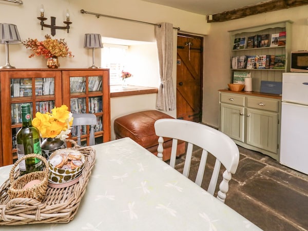 The Bake House, Romantic, Character Holiday Cottage In Bettws - Bridgend