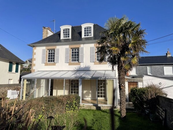 Esmée : Havre De Charme Sous Les Toits, Rue Calme Et Plage à Pied - Lannion