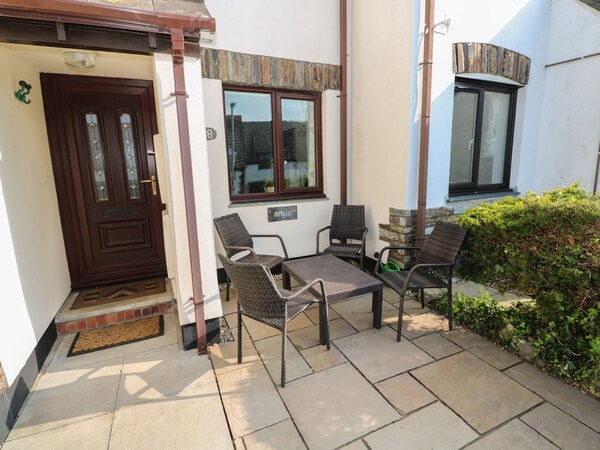 Bumbles, Pet Friendly, Country Holiday Cottage In Padstow - Constantine Bay