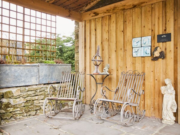 Love Nest, Pet Friendly, Character Holiday Cottage In Bakewell - Bakewell