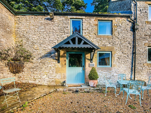 Rabbit Hut, Pet Friendly, Character Holiday Cottage In Bakewell - Monyash