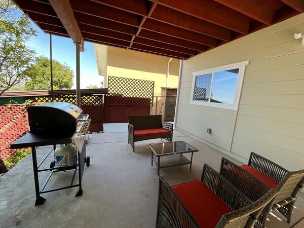 Modern 2br In-law Ac Unit W/ Covered Patio - Oakland, CA