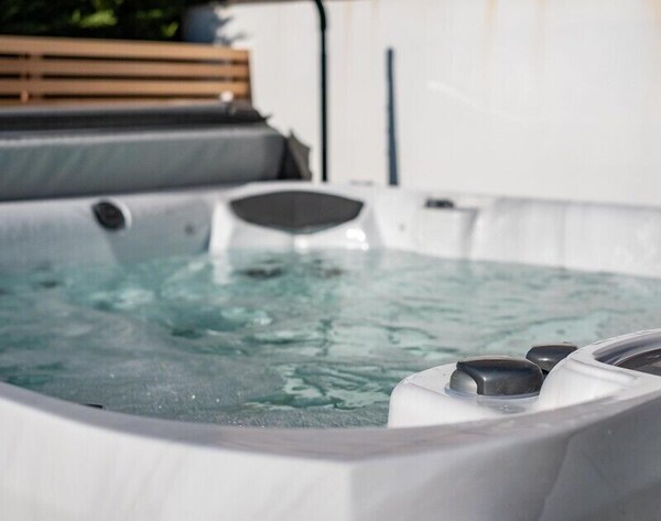 Seastar, Pet Friendly, With Hot Tub In Rock - 