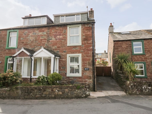Wainwright Cottage, Family Friendly, With Open Fire In Gosforth - Muncaster Castle