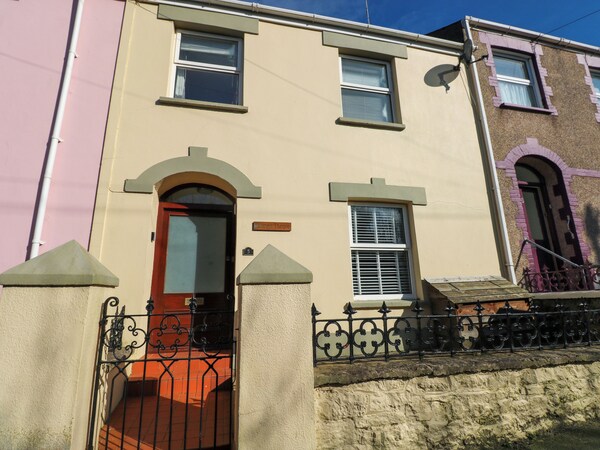 Stones Throw, Pet Friendly, Country Holiday Cottage In Tenby - テンビー
