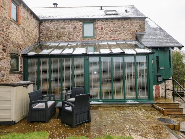 Skomer Cottage, Pet Friendly, With A Garden In Milford Haven - Little Haven