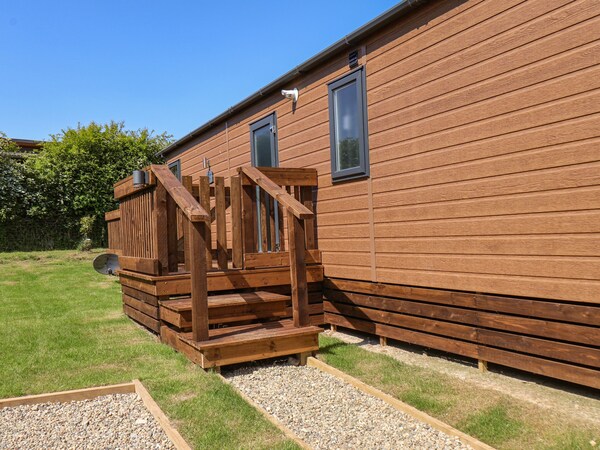Honeysuckle Lodge, Pet Friendly, With Hot Tub In Staithes - Staithes