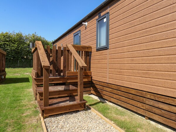Lilac Lodge, Pet Friendly, Country Holiday Cottage In Staithes - Staithes