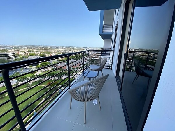 Great Relaxing Overnight Stay! Golf View, Pets Allowed, Onsite Swimming Pool - Doral, FL