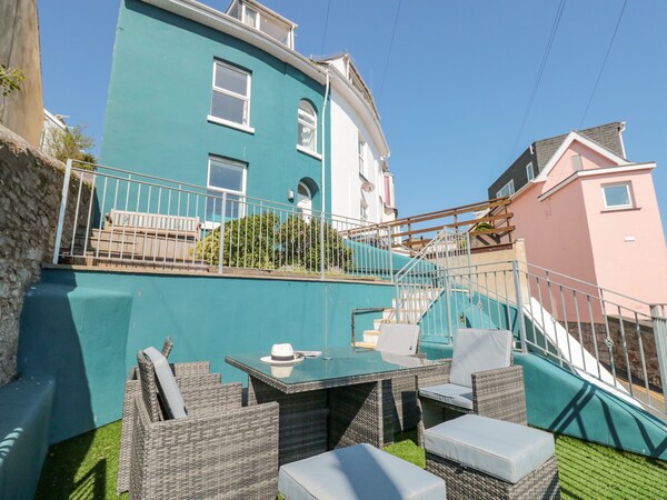 2 North Furzeham Road, Pet Friendly, With A Garden In Brixham - Brixham