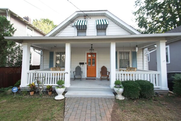 Spacious And Modern Home | 5br Near Downtown\/uva - Charlottesville, VA