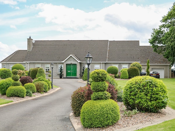 The Hideaway, Character Holiday Cottage, With Hot Tub In Moneymore - Scotland