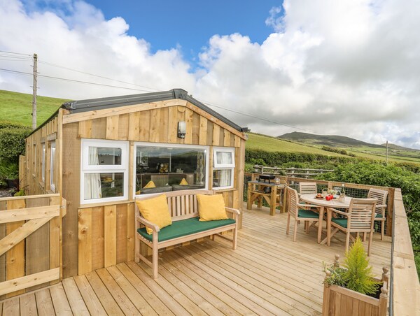 Caban Cwtch (The Cosy Cabin), Pet Friendly In Llanaelhaearn - Pwllheli