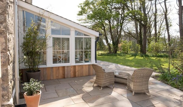 Church View, Church Farmhouse - Idyllic Countryside Getaway - Isle of Man