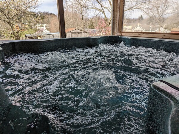 Cozy Mountain Retreat:the Ultimate Wv Getaway W/ Large Hot Tub On Spacious Porch - Little Beaver State Park, Beaver