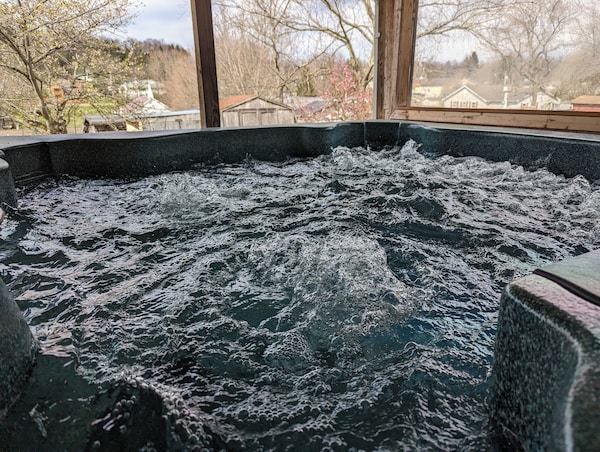 Cozy Mountain Retreat:the Ultimate Wv Getaway W/ Large Hot Tub On Spacious Porch - Little Beaver State Park, Beaver