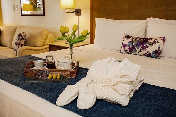 Your Relaxing Getaway Awaits! 2 Comfortable Units, Free Parking, Onsite Pools - Puerto Rico