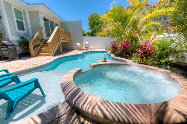Private Duplex. Minutes To The Beach, Shopping, Dining - Key Lime Cottage - Anna Maria, FL