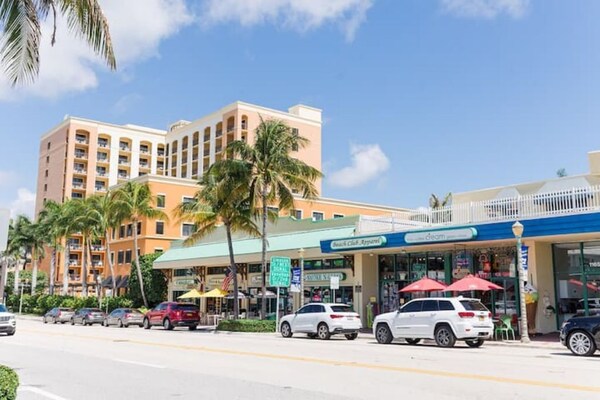 #2 Casa Tessa Sun & Fun Hotspot - Delray Beach
