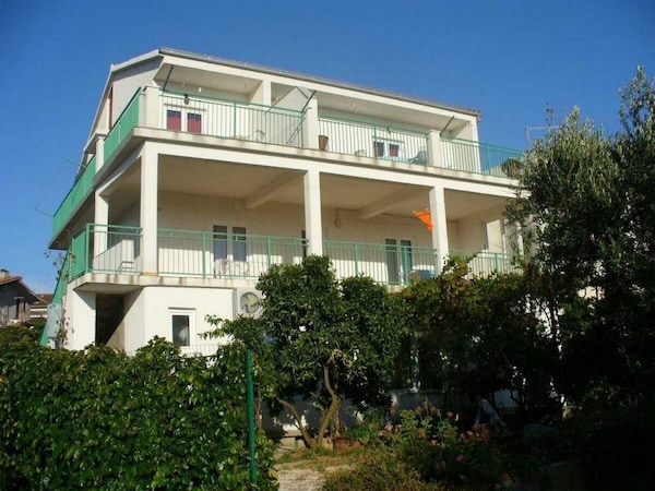 2-zimmer-ferienwohnung Mit Terrasse Rogoznica (A-21200-a) - Rogoznica
