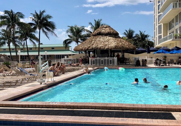 Private Beach Access! Pet-friendly Room + Balcony W\/ Ocean View | Outdoor Pool - Aventura, FL