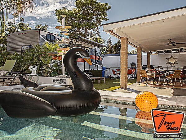 Suite With Kitchenette, Pet Friendly, Clothing Optional Pool, In A Gay Hotel - Phoenix, AZ