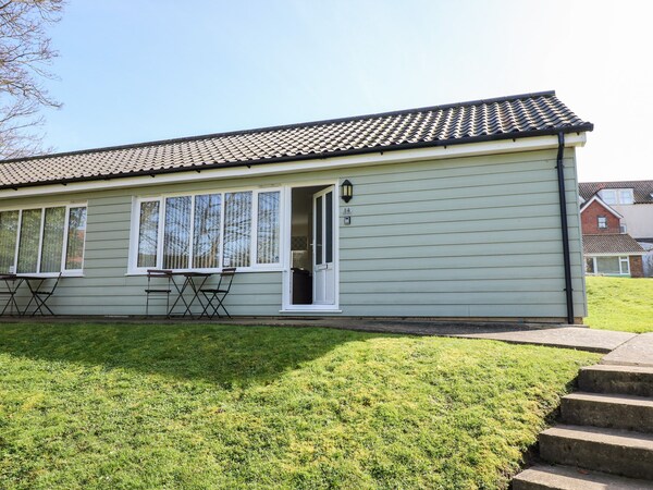 14 The Dell, Pet Friendly, Character Holiday Cottage In Mundesley - Mundesley
