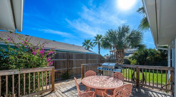 Old Town Port Aransas - Great Backyard, Golf Cart Approved Driving Area. King Bed - Port Aransas, TX