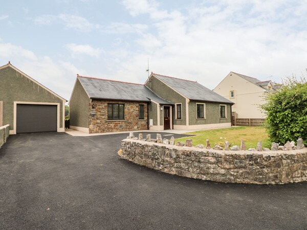 Timaru, With A Garden In Lamphey - Pembrokeshire