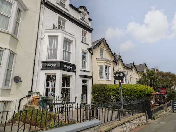 Llewelyn Apartment, Country Holiday Cottage In Llandudno - Llandudno