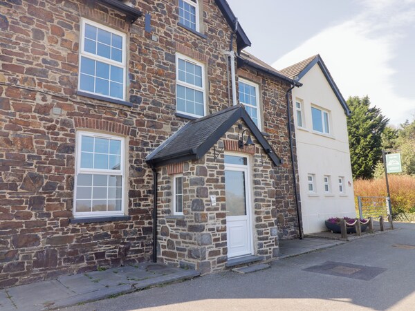 Teifi Villa, Pet Friendly, Character Holiday Cottage In St Dogmaels - Saint Dogmaels