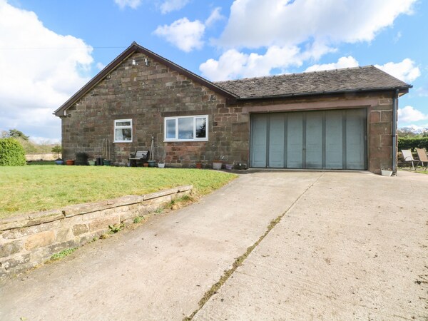 Hawksbridge Bungalow, Pet Friendly, With Open Fire In Leek - Leek