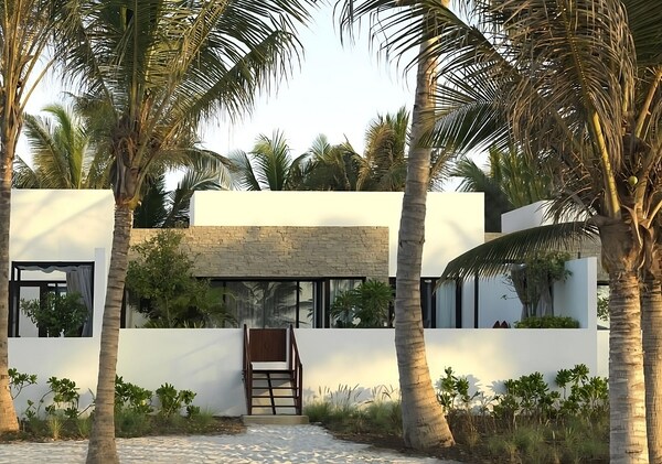 Experience Luxury Living In Beach Resort! Plunge Pool & Sundeck, Spa Facility! - Salalah