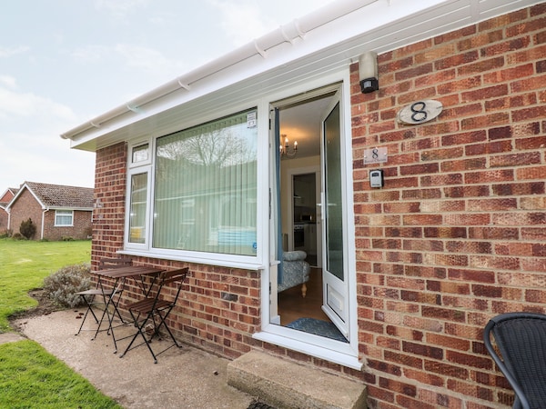8 Royal Chalet Park, Pet Friendly, With A Garden In Mundesley - Mundesley