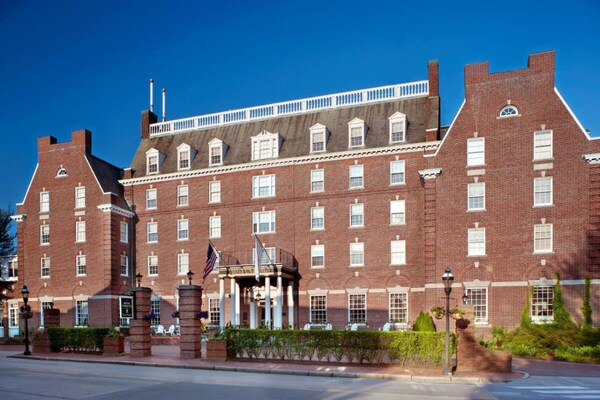 Indulge In Home-like Comfort, Near Newport Mansions, Indoor Swimming Pool - Newport, RI