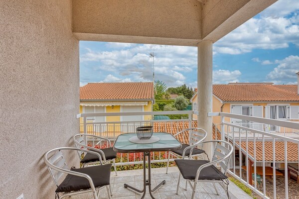 Kestenova / Two-bedroom App With Balcony  No.5 - Novigrad