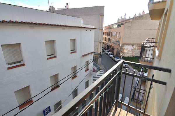 Ferienwohnung In Roses, Costa Brava: Gemütliche Wohnung Nur 100 M Vom Strand Entfernt. Voll Ausgestattet Für Einen Perfekten Urlaub. - Roses