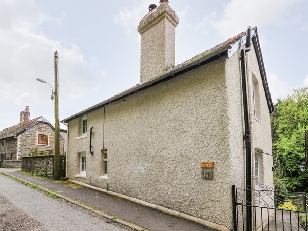 Myrtle Villa, Pet Friendly, Character Holiday Cottage In Knighton - Herefordshire