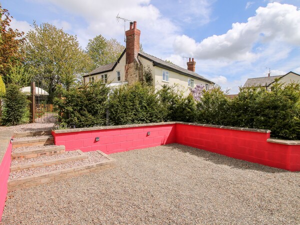 Nash Cottage, Pet Friendly, Character Holiday Cottage In Kingsland - Leominster