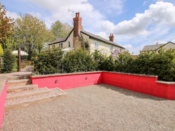 Nash Cottage, Pet Friendly, Character Holiday Cottage In Kingsland - Leominster